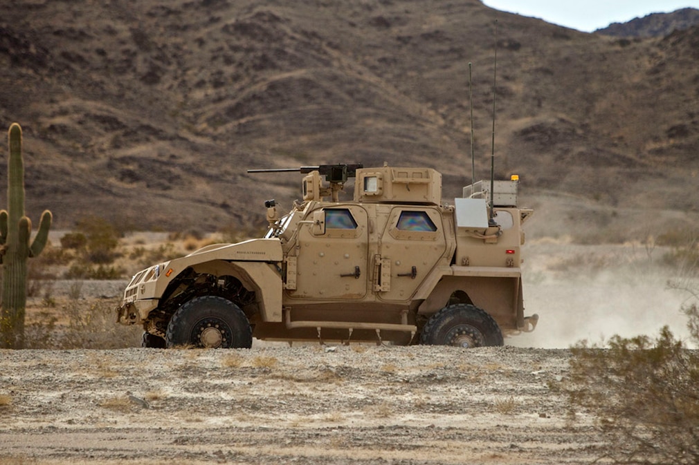 AM General Humvee C-Series: Militär-Jeep für die Straße - AUTO BILD