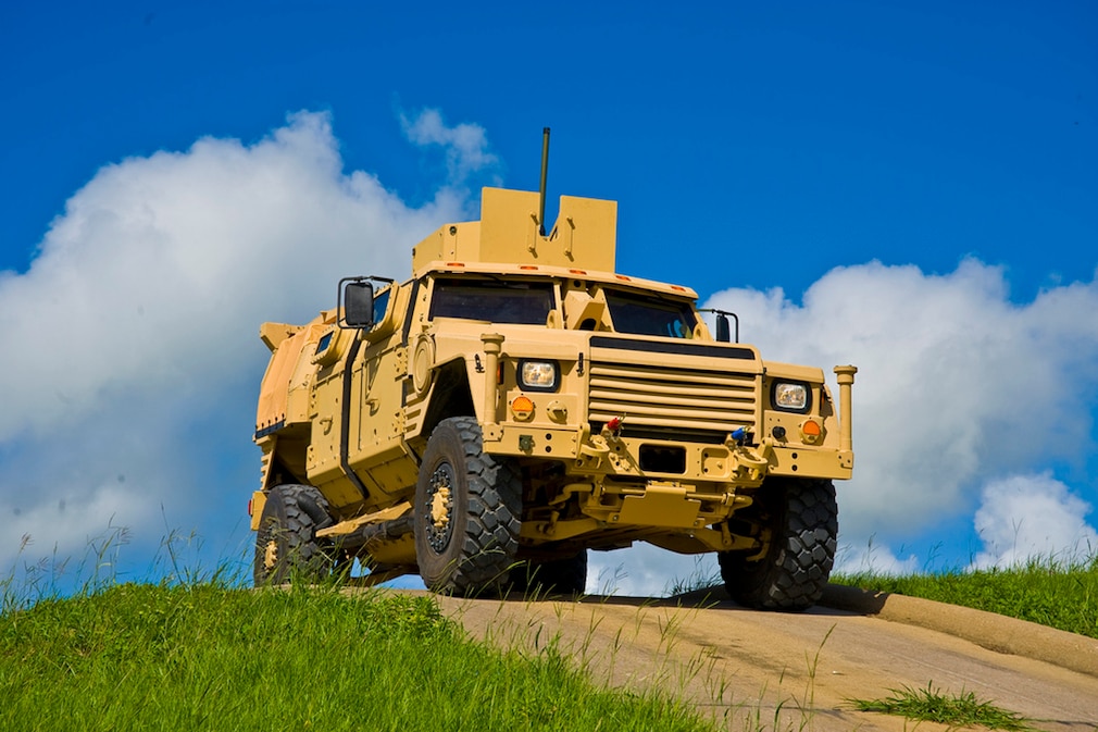 AM General Humvee C-Series: Militär-Jeep für die Straße - AUTO BILD