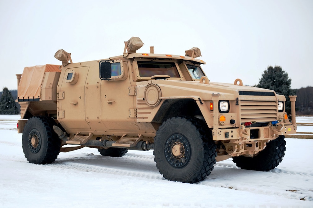 AM General Humvee C-Series: Militär-Jeep für die Straße - AUTO BILD