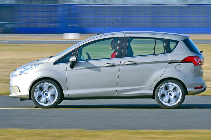 Fünfsitzer im Praxistest: Mann über Bord! - AUTO BILD