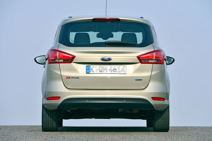 Fünfsitzer im Praxistest: Mann über Bord! - AUTO BILD