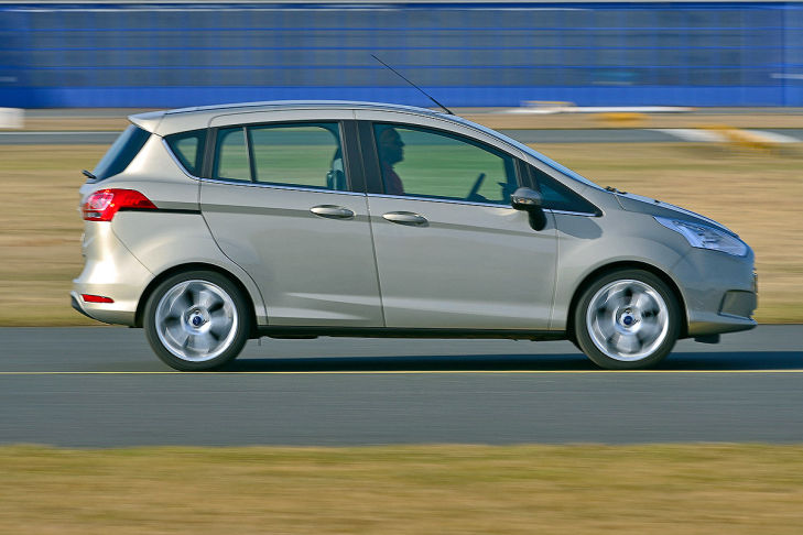 Fünfsitzer im Praxistest: Mann über Bord! - AUTO BILD