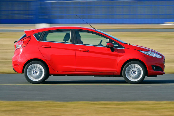 Fünfsitzer im Praxistest: Mann über Bord! - AUTO BILD