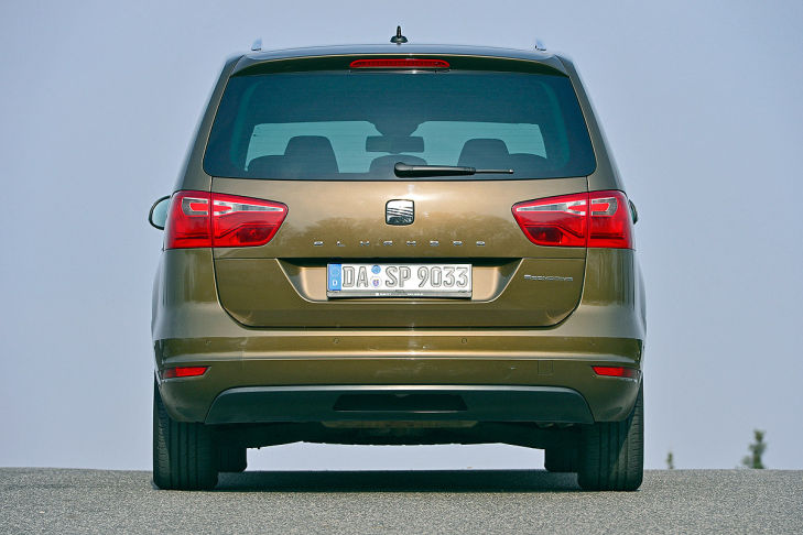 Fünfsitzer im Praxistest: Mann über Bord! - AUTO BILD