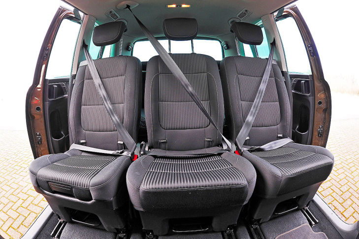 Fünfsitzer im Praxistest: Mann über Bord! - AUTO BILD