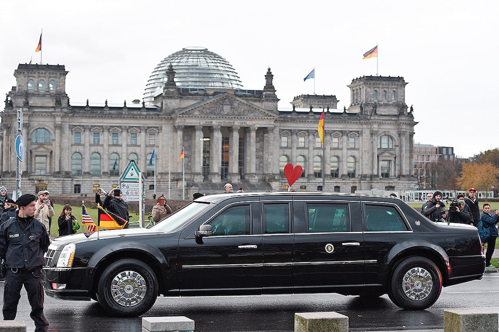 Kurzzeit-Papamobil: Papst Franziskus im Fiat 500L - AUTO BILD