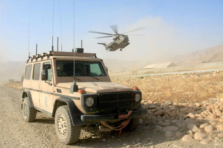 Militär-Wölfe: Mercedes-Benz G-Klasse, Land Rover Defender und Co ...