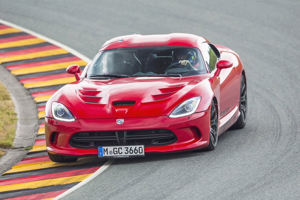 Mercedes SLS AMG, McLaren 12C, SRT Viper und Abt R8 im Vergleich - AUTO ...
