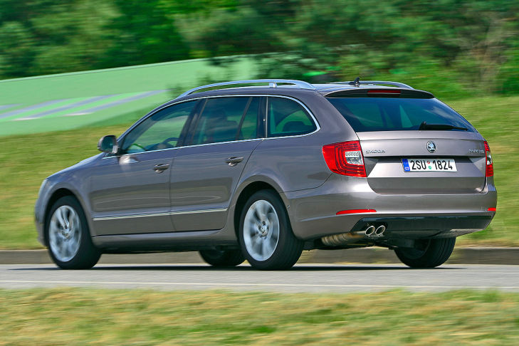 Oberklasse-Kombis im Vergleich: Ist der Superb premium? - AUTO BILD