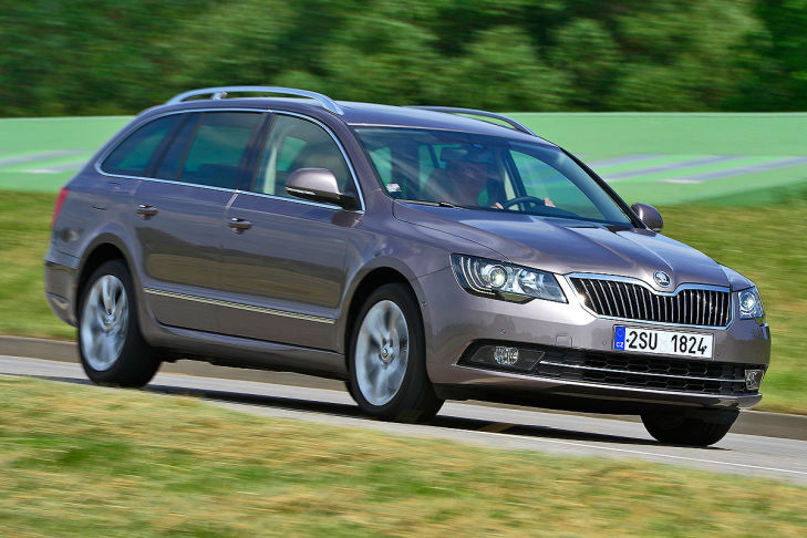 Oberklasse-Kombis im Vergleich: Ist der Superb premium? - AUTO BILD