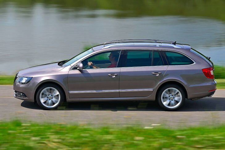 Oberklasse-Kombis im Vergleich: Ist der Superb premium? - AUTO BILD