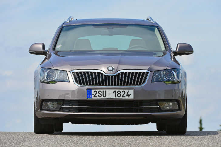 Oberklasse-Kombis im Vergleich: Ist der Superb premium? - AUTO BILD