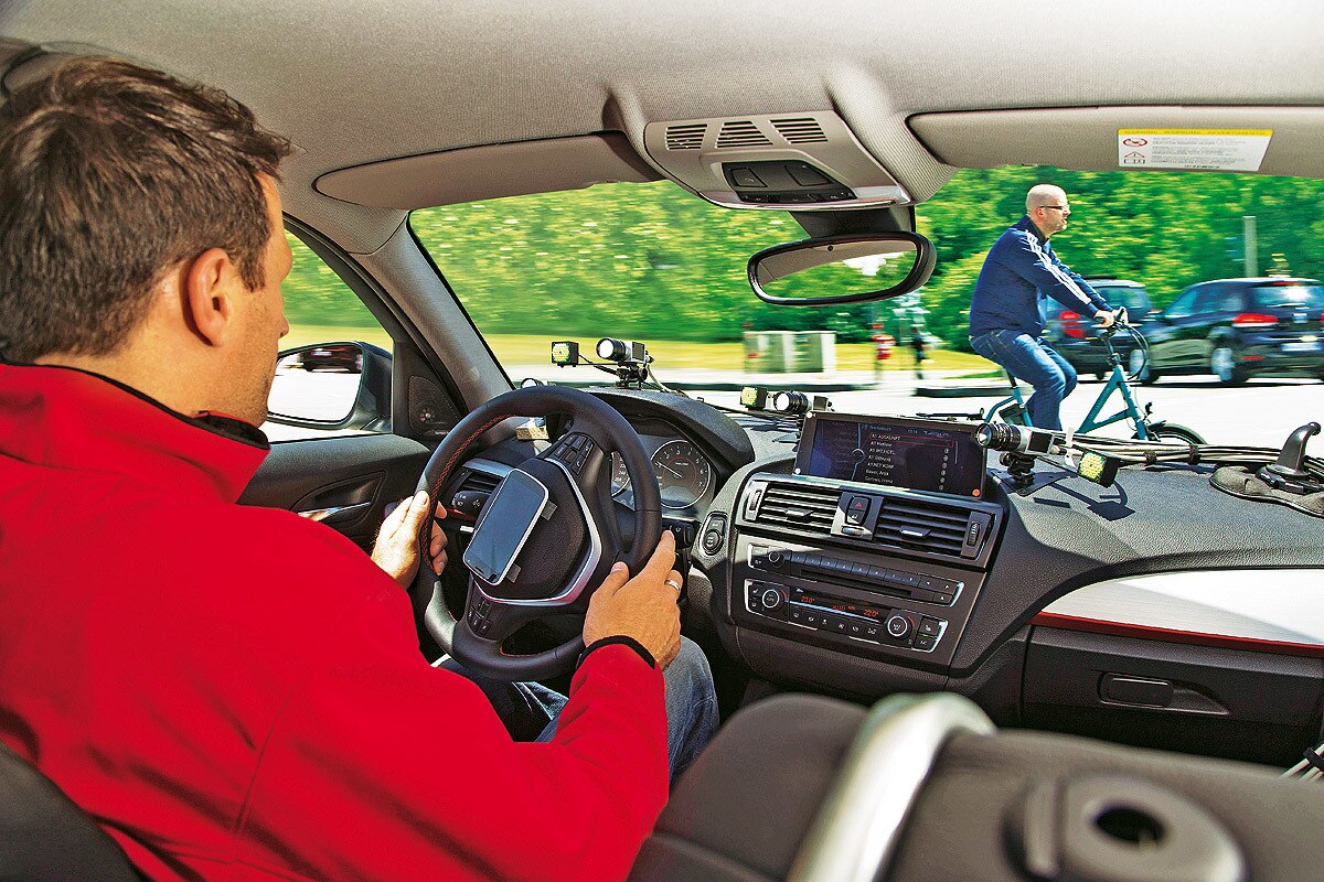 Bedientest: Wie stark lenken A3, 1er und A-Klasse den Fahrer ab? - AUTO ...