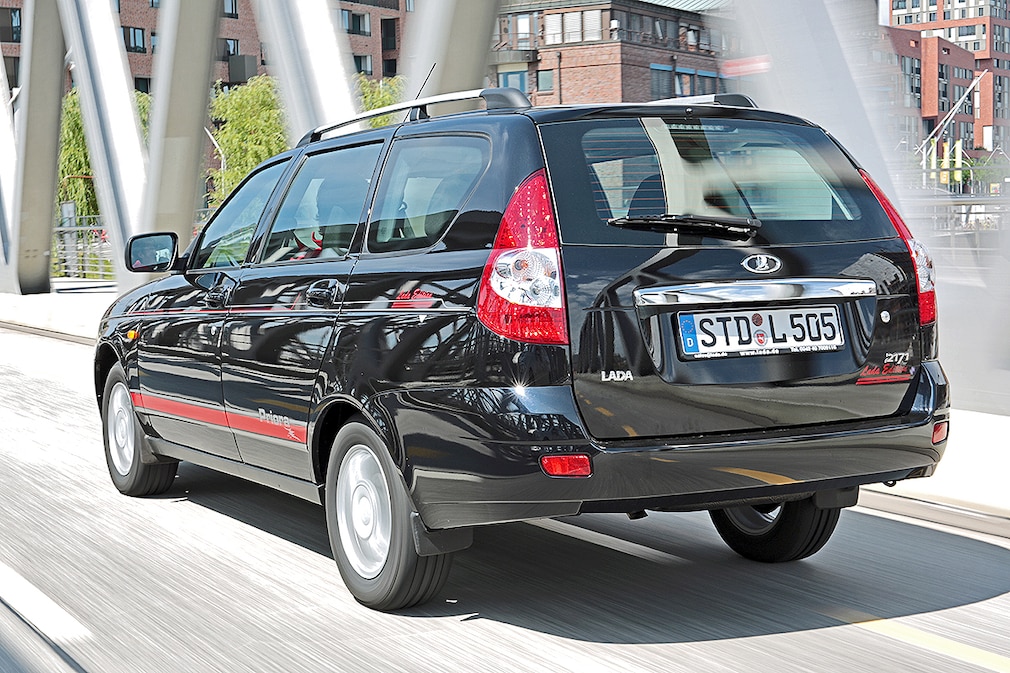 Ost-Kombis: Lada Priora trifft auf Dacia Logan MCV - AUTO BILD