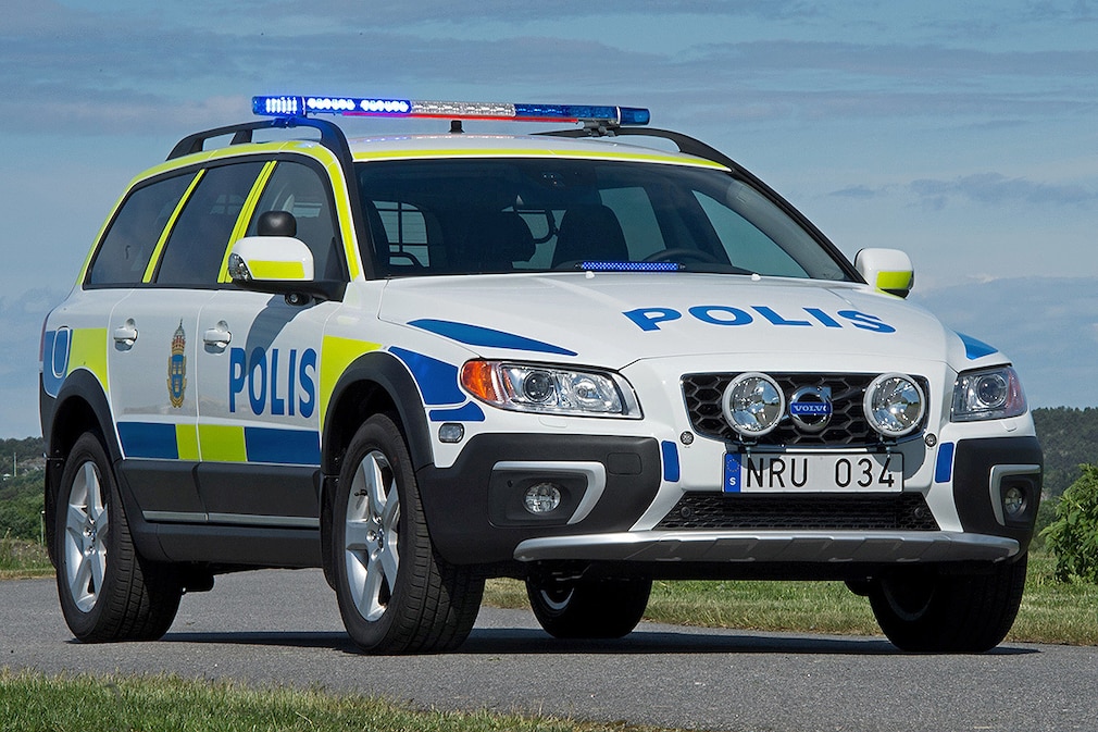 Volvo XC70 als Polizeiauto - AUTO BILD