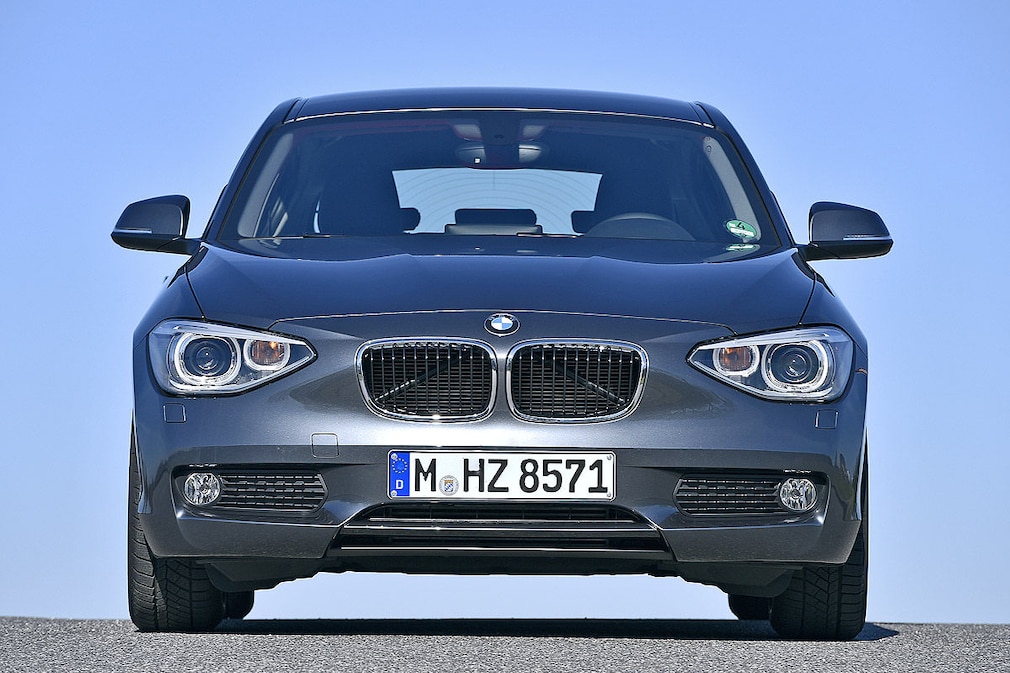 Test: Der neue Mini trifft den BMW 1er - AUTO BILD