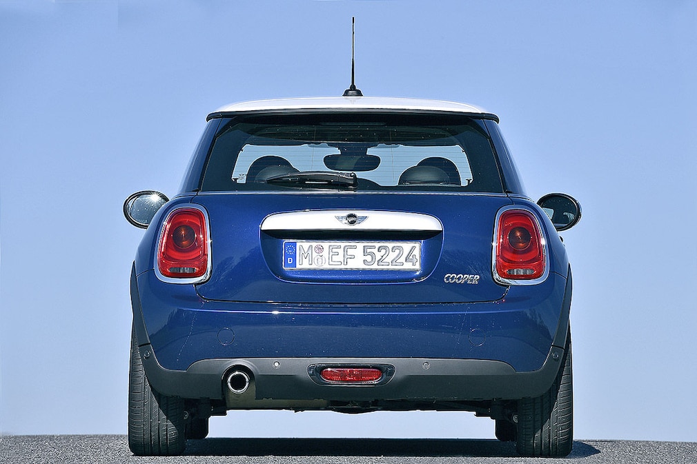 Test: Der neue Mini trifft den BMW 1er - AUTO BILD