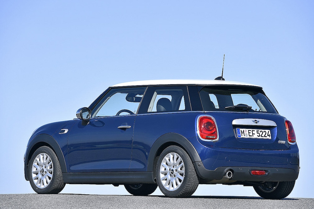 Test: Der neue Mini trifft den BMW 1er - AUTO BILD
