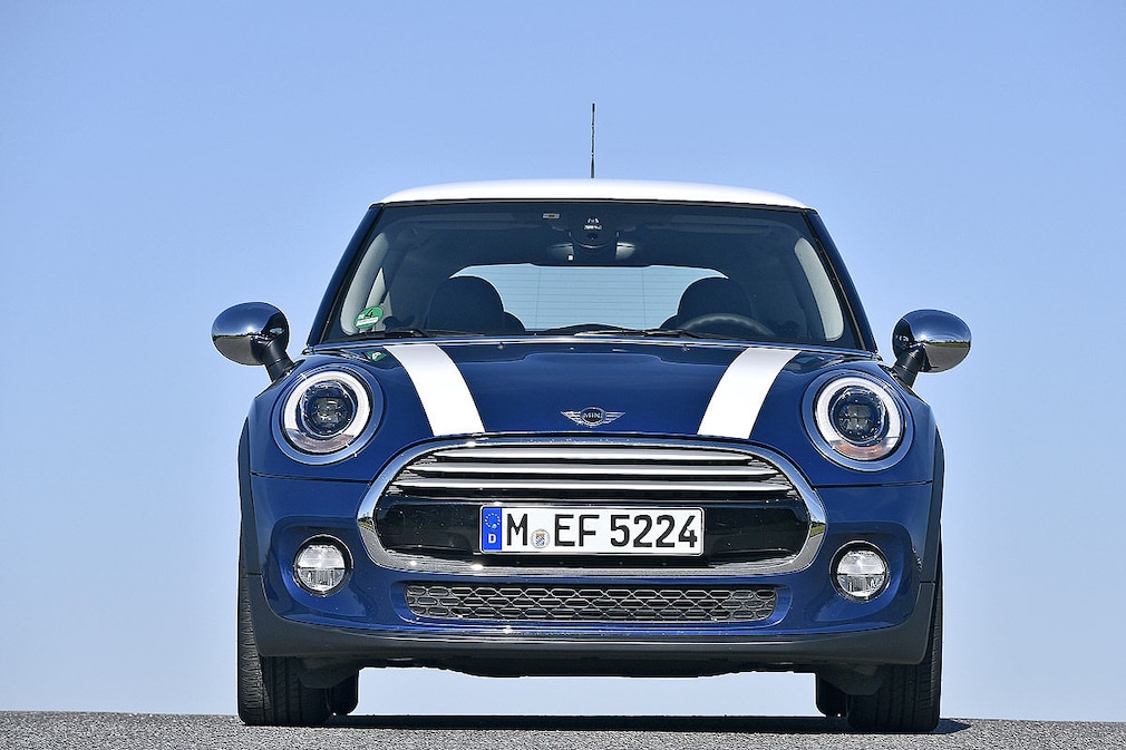 Test: Der neue Mini trifft den BMW 1er - AUTO BILD