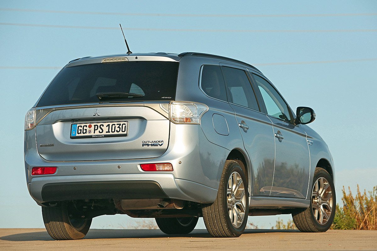 Mitsubishi Outlander Plug in Hybrid Fahrbericht AUTO BILD
