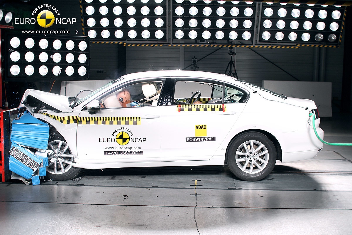 Euro NCAP-Crashtest: VW Passat, Porsche Macan, Ford Mondeo - AUTO BILD
