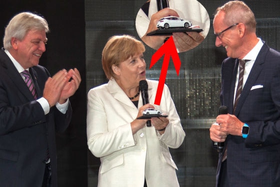 Bundeskanzlerin Merkel eröffnet IAA 2015 - AUTO BILD