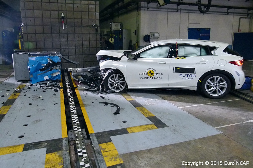 Infiniti Q30 beim Euro-NCAP-Crashtest 2015 - AUTO BILD