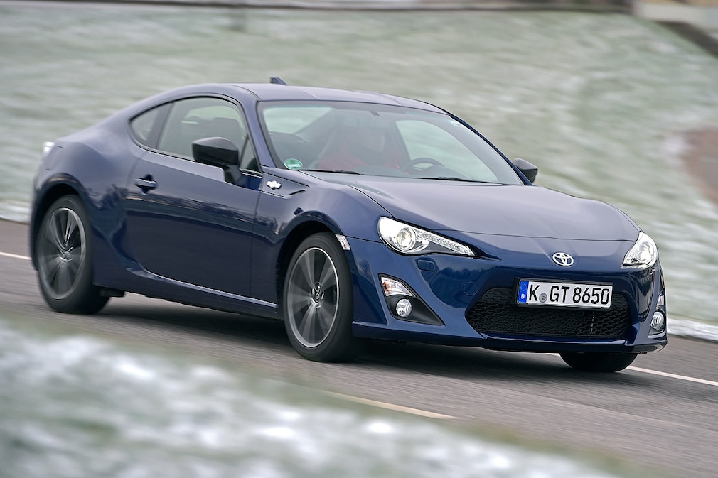 Weniger ist mehr: zehn Vierzylinder im Vergleich - AUTO BILD