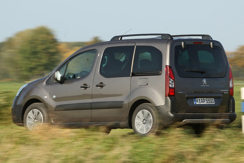 Familienfreunde: Peugeot Partner und VW Caddy im Test - AUTO BILD