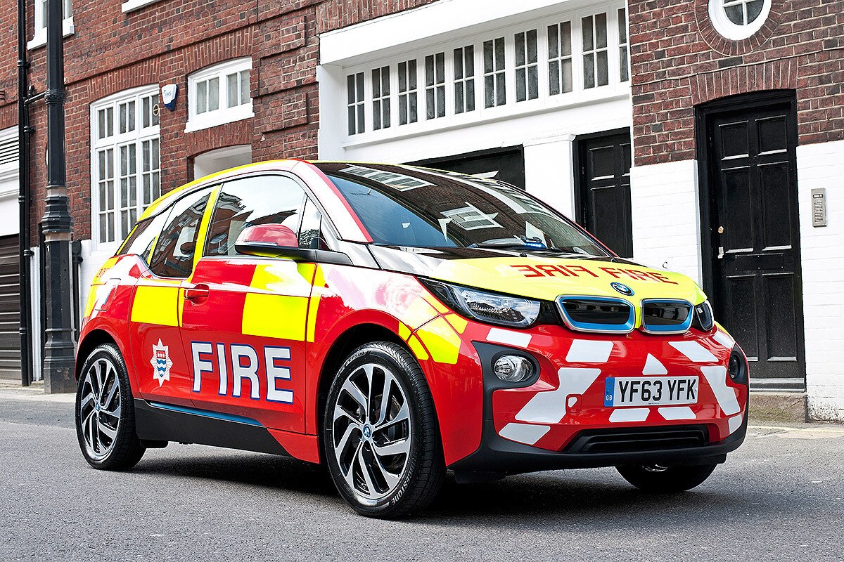 57 BMW i3 im Feuerwehreinsatz in London - AUTO BILD
