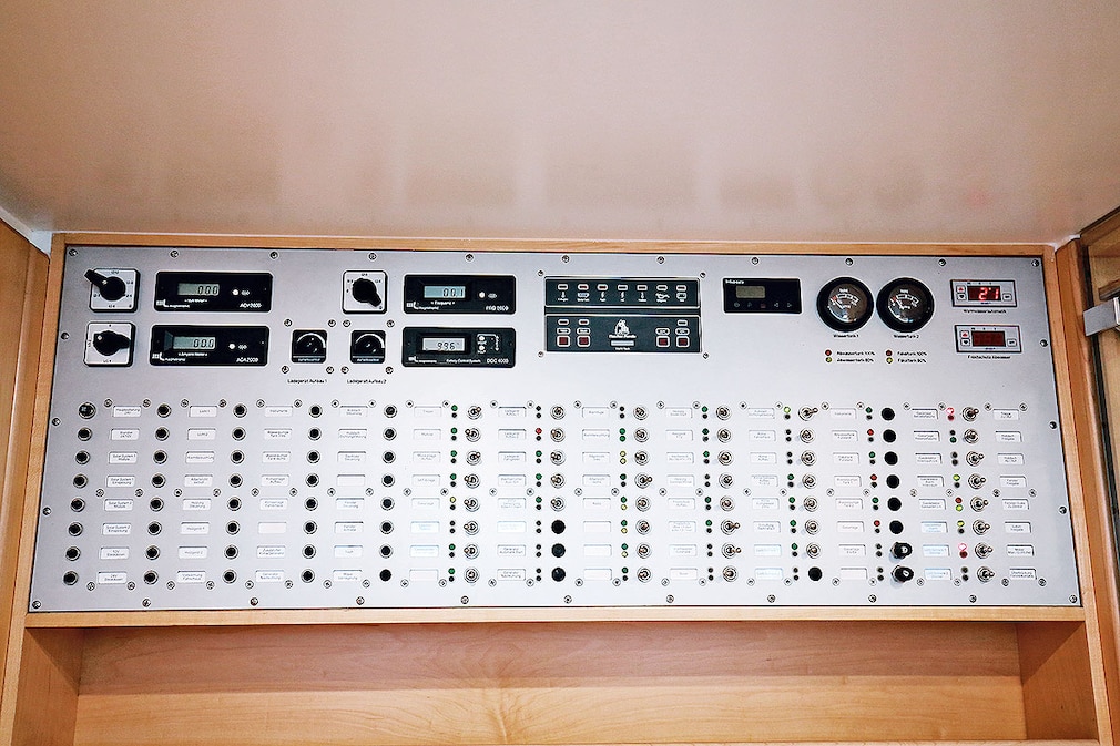 Unicat Volvo FH12 4x4 Expeditionsmobil: Vorstellung - AUTO BILD