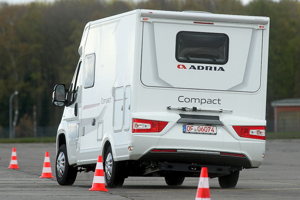 Adria Compact Plus SLS: Wohnmobil-Test - AUTO BILD
