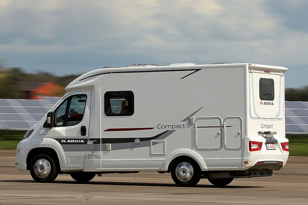 Adria Compact Plus SLS: Wohnmobil-Test - AUTO BILD