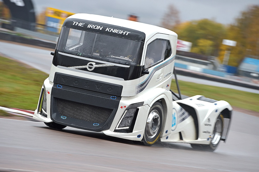 Zwei extreme Volvo: Renntruck trifft Tourenwagen - AUTO BILD