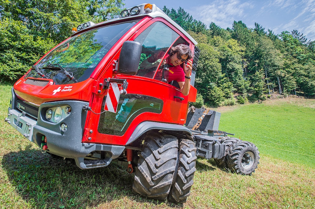 Bergfex im Einsatz: unterwegs mit dem Aebi VT 450 Vario - AUTO BILD