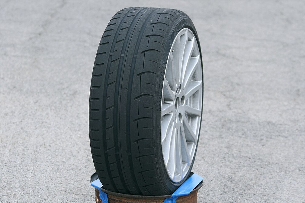 Semi-Slicks im Test: Sportreifen im Format 235/35 R 19 - AUTO BILD