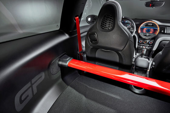 Fake-Domstrebe im neuen Mini JWC GP - AUTO BILD