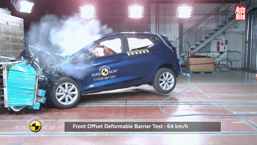 Video: Crashtest Ford Fiesta (2017) - AUTO BILD