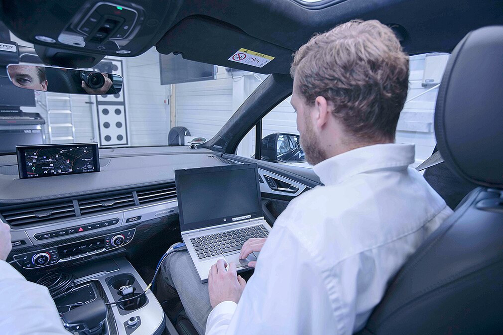 Test von A8, A7, e-tron und Co: Audi Tech-Day Quality - AUTO BILD