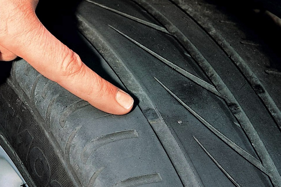 Profiltiefe messen: So geht's! - AUTO BILD