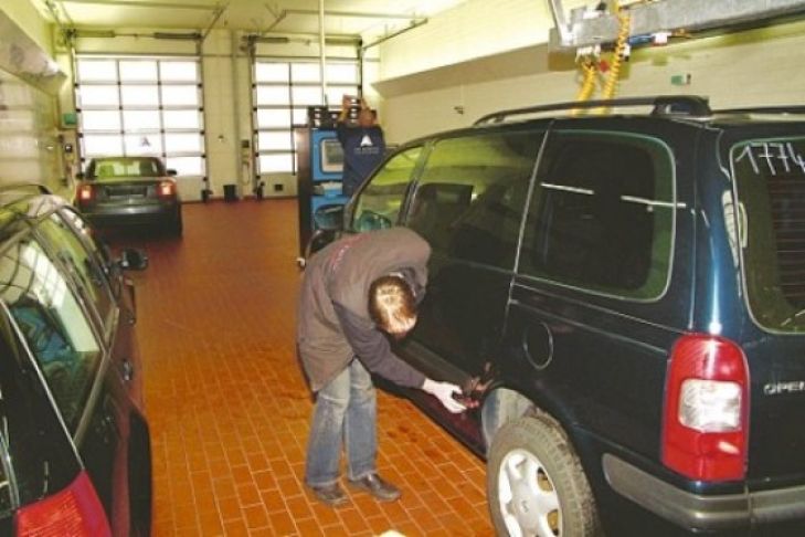 "Dat Autohus" an der A1 - AUTO BILD