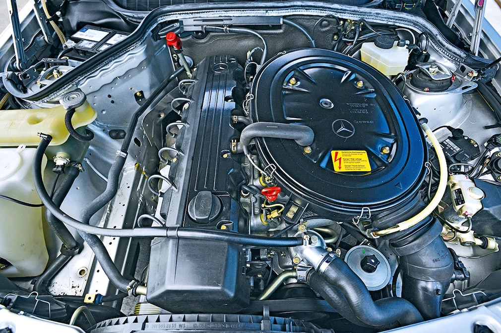 Der Mercedes 190 E 2.6 hat den Sechser aus der S-Klasse