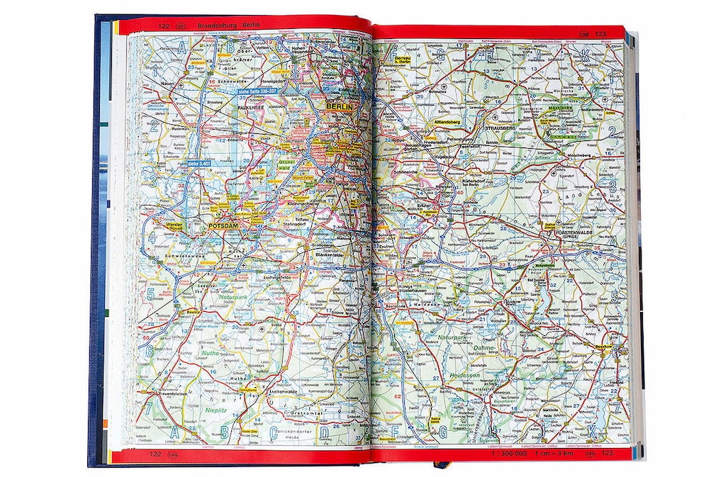 Straßenkarte und Autoatlas: 8 Kartensammlungen im Test - AUTO BILD