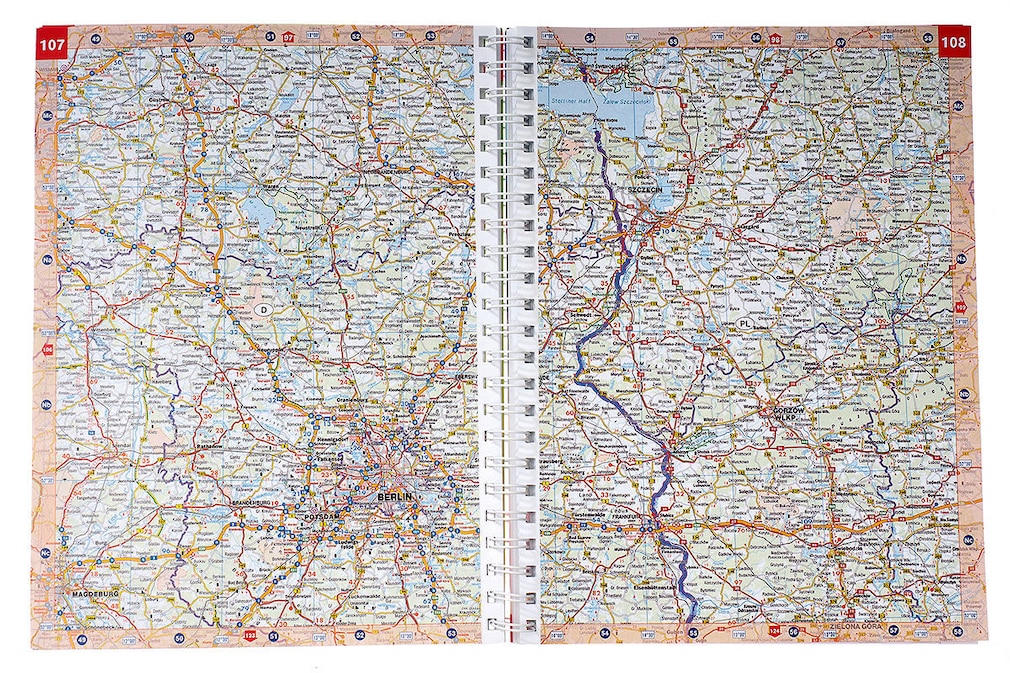 Straßenkarte und Autoatlas: 8 Kartensammlungen im Test - AUTO BILD