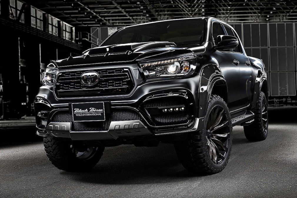 Tuning: Toyota Hilux von Wald mit sechs Sidepipes! - AUTO BILD