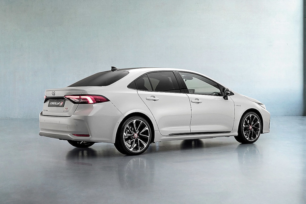 Toyota gönnt der Corolla-Limousine eine Prise Sport - AUTO BILD