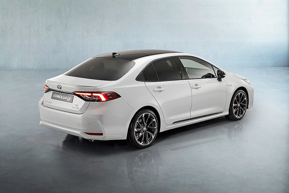 Toyota gönnt der Corolla-Limousine eine Prise Sport - AUTO BILD