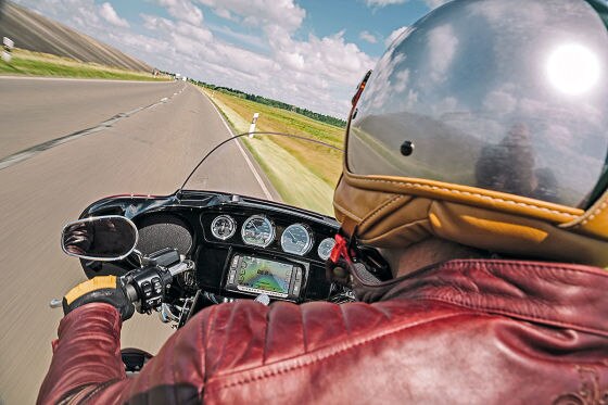 Motorrad fahren mit Beifahrer: So fahren Sie sicher zu zweit - AUTO BILD