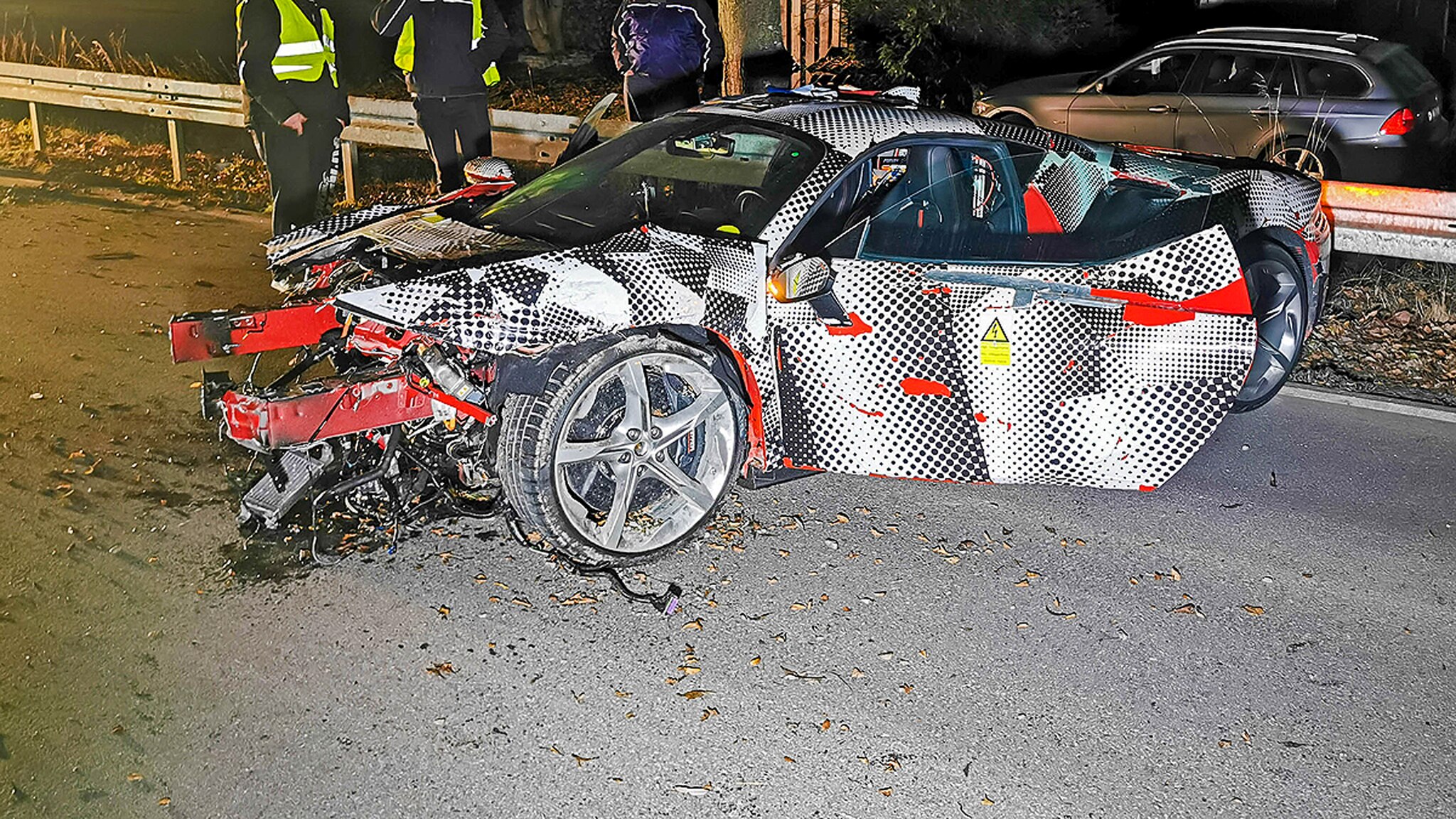 Ein Fall für die Versicherung: 1000 PS Ferrari geschrottet - AUTO BILD