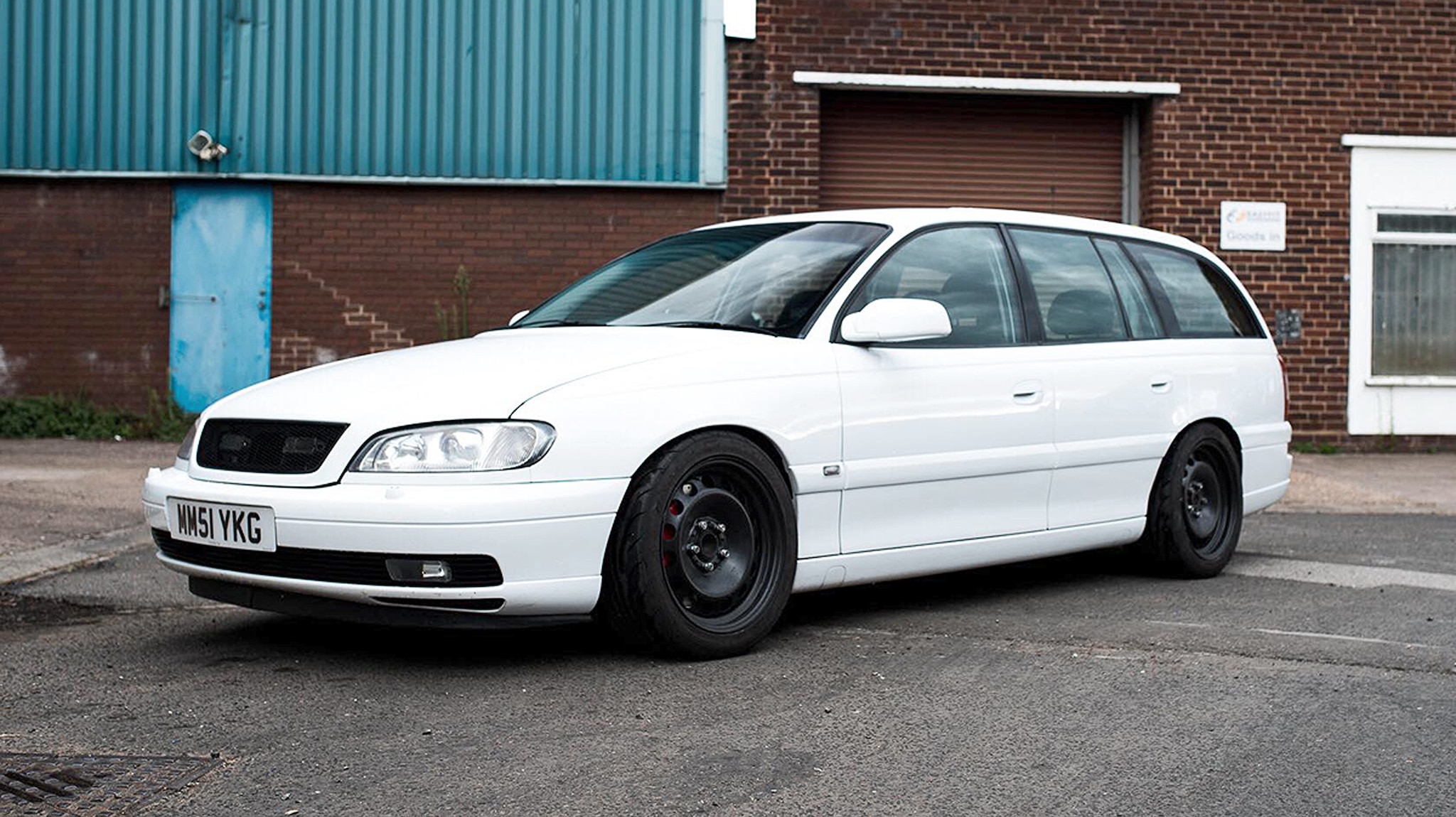 Brutaler Opel Omega B Caravan mit 450-PS starkem V8-Sauger - AUTO BILD